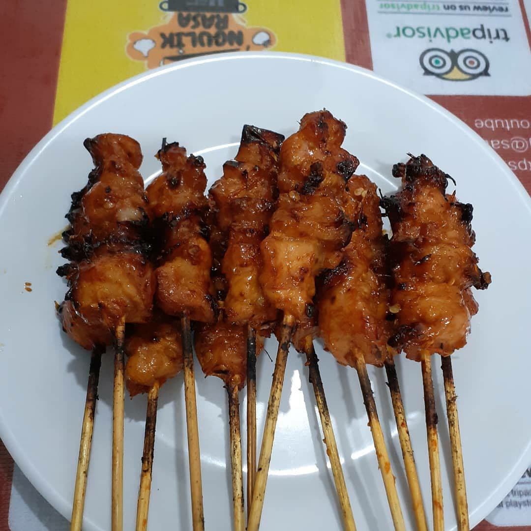 Di Lokasi Baru Sate Ratu Saya Menikmati Juicynya Sate Merah